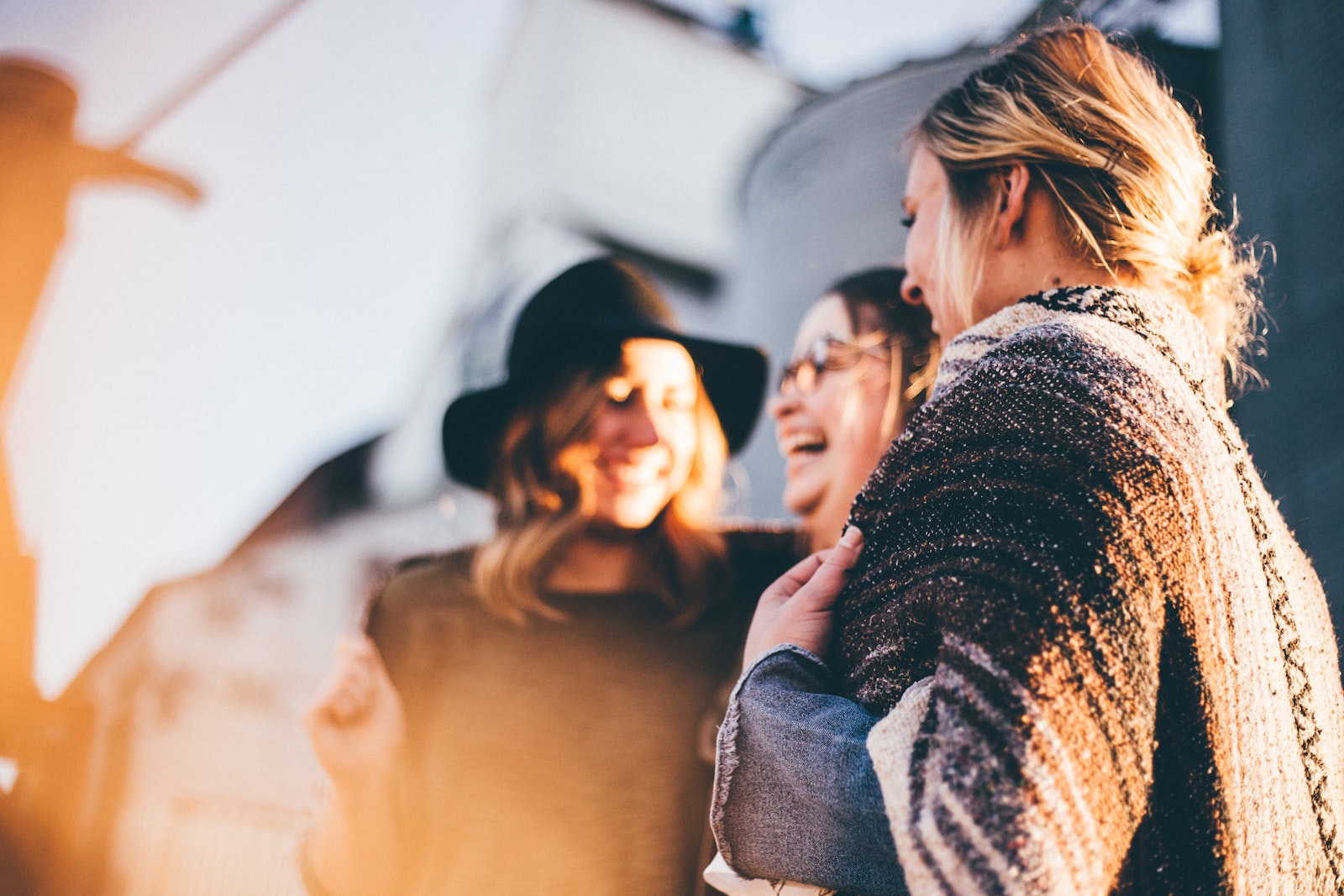 What Are The Traits of Happy People? 8 Telltale Signs According to Science