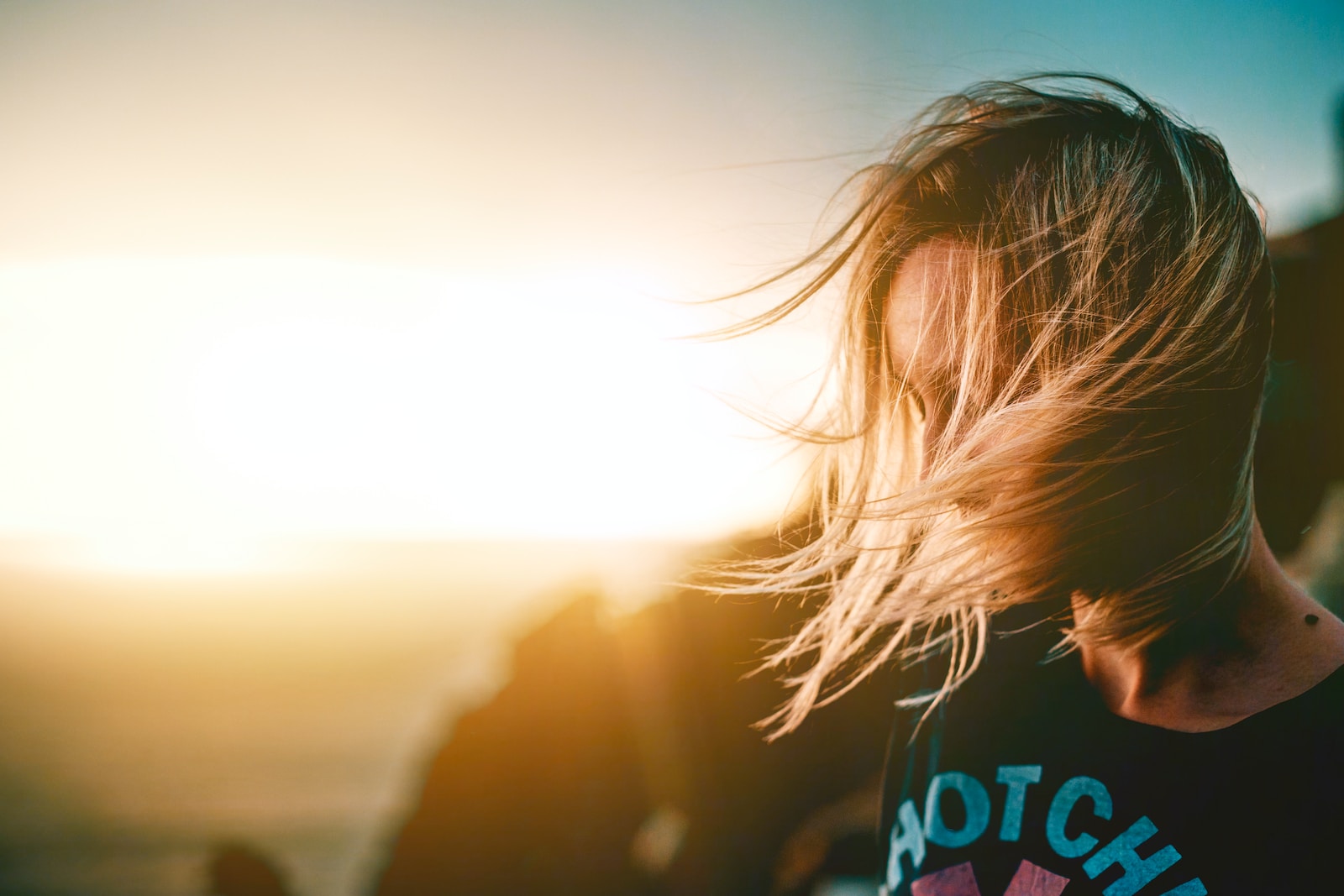 14 Signs You're Too Independent for a Relationship + The Fix