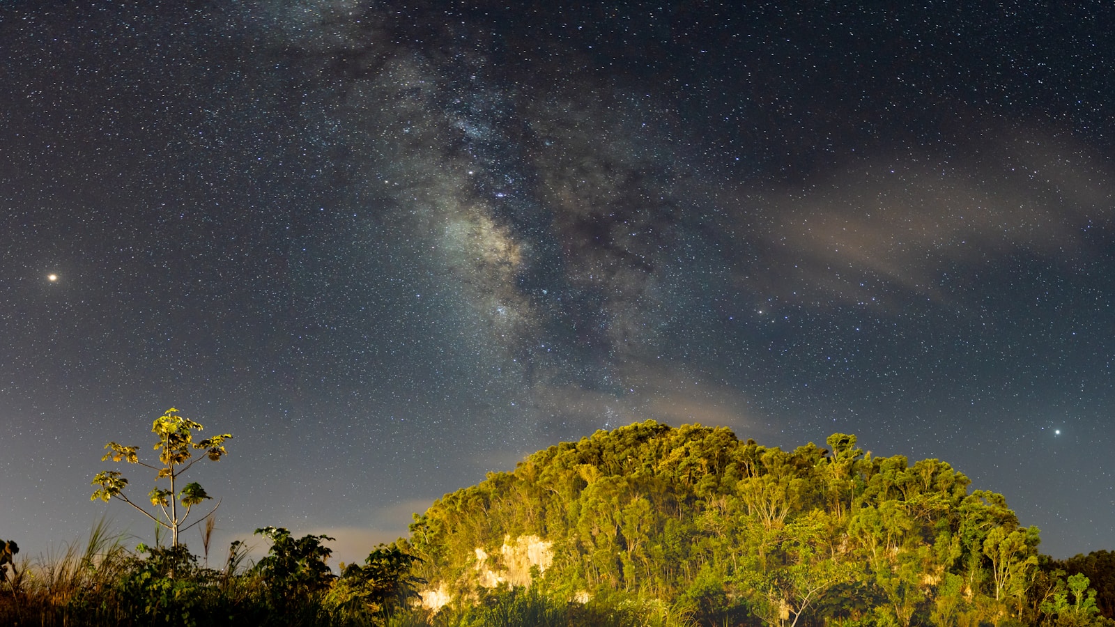 The cosmic timing trick: how to use planetary phases in love