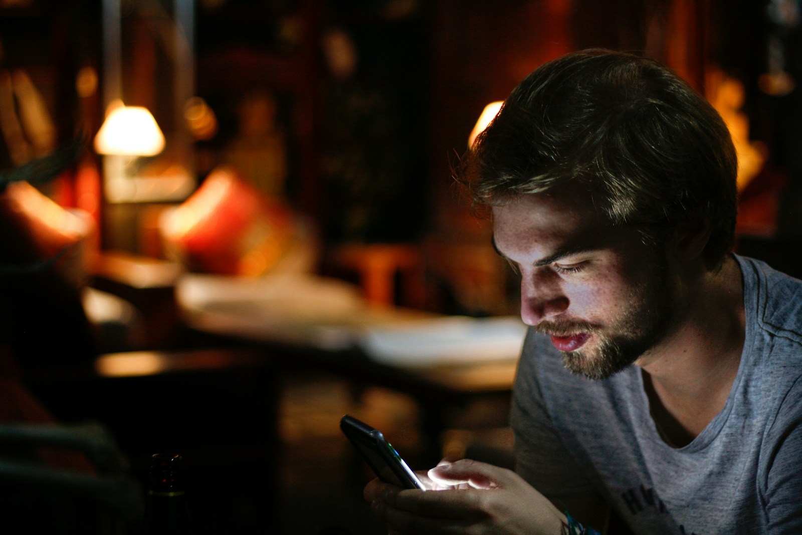 9 Signs a Leo Man Is Seeing Someone Else (What You Missed)